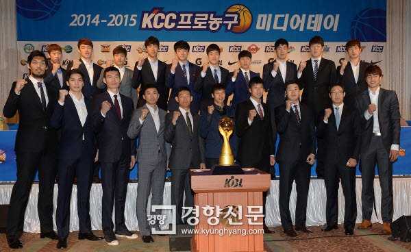 동부 허웅 "아버지 아닌 적장"…KCC 허재 감독 "아들이라고 안 봐준다" : 네이트 스포츠