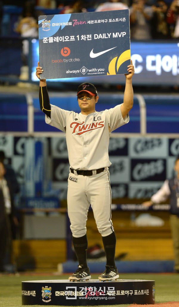 [경향포토]최경철, 준PO1차전 MVP : 네이트 스포츠