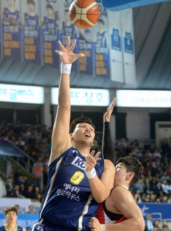 경기는 완벽남 상대엔 철벽남…KCC, KGC에 22점차 완승 : 네이트 스포츠