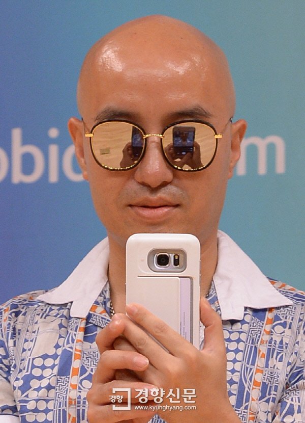 [경향포토]Mobidic 론칭, 홍석천은 생방송중 : 네이트 뉴스