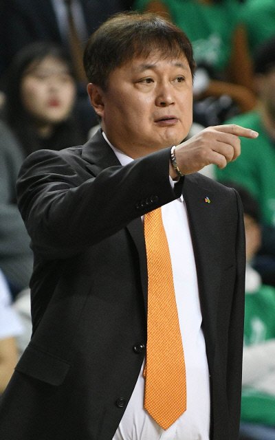 DB 이상범·KGC 김승기 "친정팀 상대 필승" SK 문경은·KCC 추승균 "지도자로 첫 우승" : 네이트 스포츠