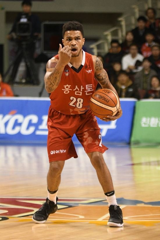 사익스 맹활약 KGC, LG 대파하고 단독 선두 질주 : 네이트 스포츠