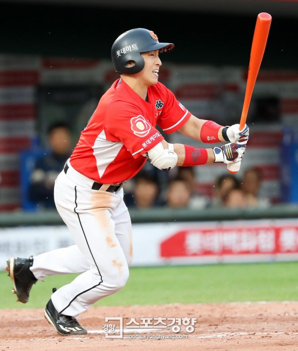 KBO, 2018년 FA 자격 선수 22명 공시…롯데 손아섭, 강민호 등 5명 최다 : 네이트 스포츠