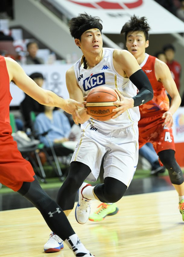 1위 포기 못해…이정현 27점 맹활약한 KCC, KGC전 시즌 전승 : 네이트 스포츠