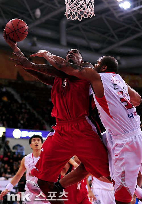 KGC, SK 꺾고 홈 5연승 행진…모비스도 KT에 승(종합) : 네이트 스포츠