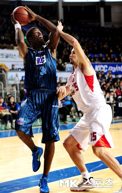 심스 `26득점` KCC, SK 꺾고 단독 3위 올라 : 네이트 스포츠