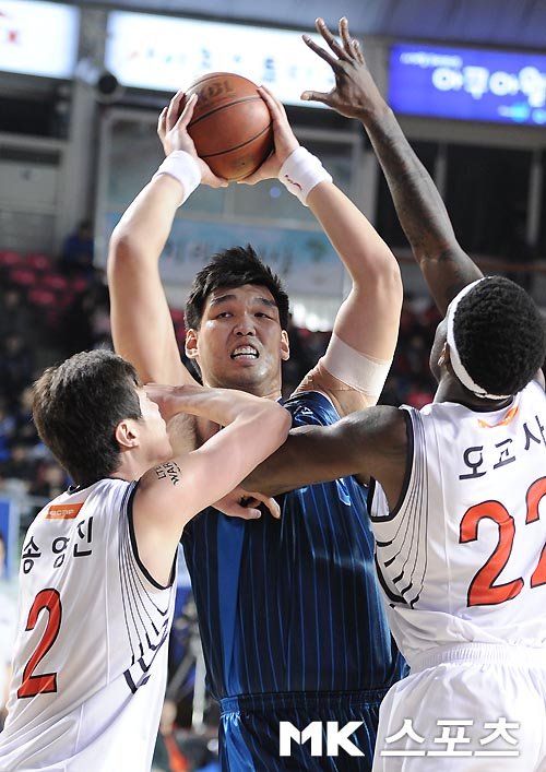 KCC, KT에 완승…`3위, 아무도 몰라` : 네이트 스포츠