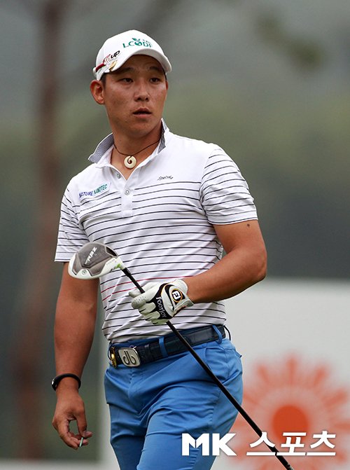 [프로미오픈] 김봉섭, 짙은 안개 속 6언더파…1R 선두 등극 : 네이트 스포츠