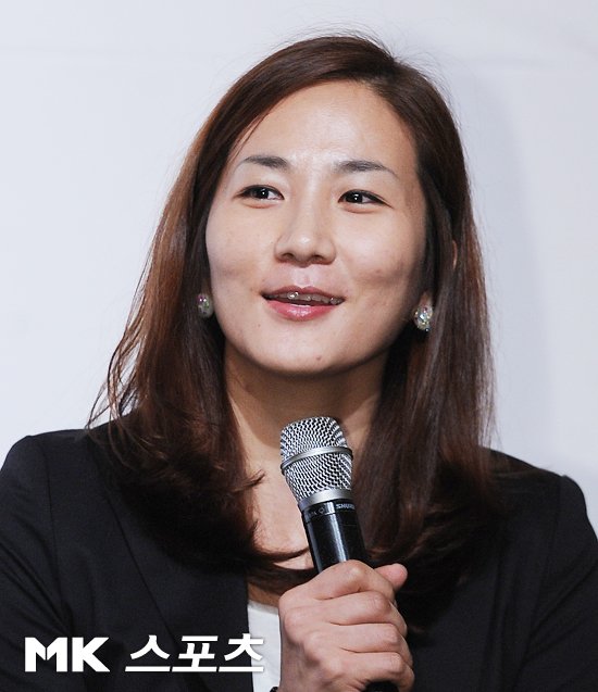 [mk포토] KDB 신정자 "감독님 및 코칭 스텝이 바뀌어 팬들에게 새로운 모습으로 찾아갈듯" : 네이트 스포츠