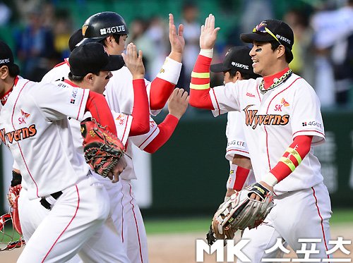 [KS3차전] MVP 김강민, '비룡의 역습은 이제 시작이다!' : 네이트 스포츠