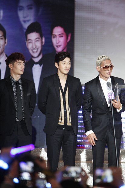 god, '2014 SIA' 본상, "12년 만에 완전체로 수상…행복해" : 네이트 뉴스