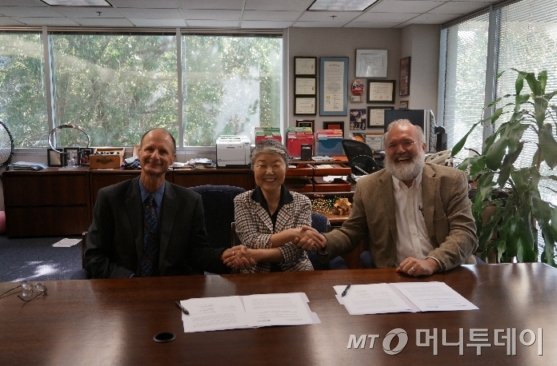 KBSI, 美NHMFL과 '고자기장 고온초전도 자석' 개발 MOU : 네이트 뉴스