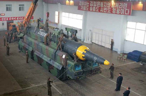 北 발사한 '화성-12'…ICBM 못 미치는 진보된 신형 IRBM : 네이트 뉴스