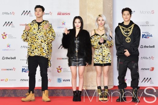 [2018 AAA 시상식] KARD·우주소녀·구구단, 가수부문 뉴웨이브상 수상 : 네이트 뉴스