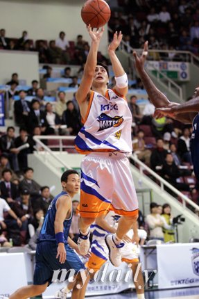 KT&G, KCC꺾고 5할승률 복귀 : 네이트 스포츠