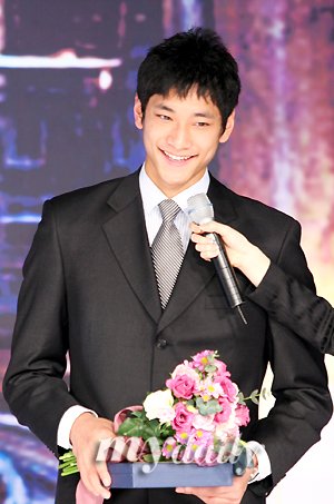 [MD포토] 김요한, '배구계의 197cm 강동원' (베스트 드레서) : 네이트 연예