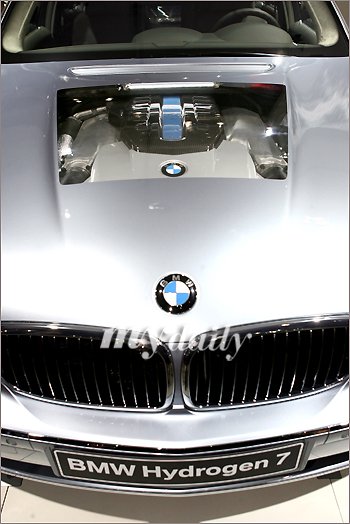 [MD포토] 환경을 생각하는 수소자동차 'BMW7 Hydrogen' : 네이트 뉴스