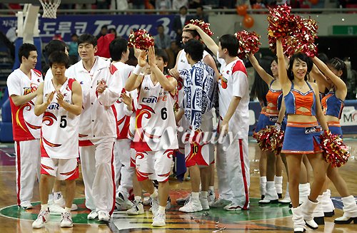 모비스 '3점포 일품'-KTF '파울 조심' : 네이트 스포츠