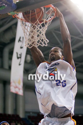 주희정, 6.3초전 역전 자유투…KT&G, KCC 6연승 저지 : 네이트 스포츠