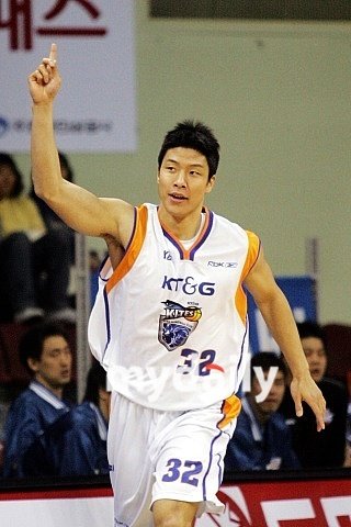 '4쿼터 김일두 활약' KT&G, KCC 잡고 공동 2위 지켜 : 네이트 스포츠