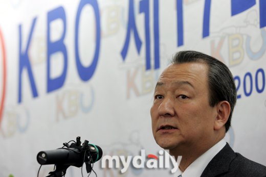 [MD포토]유영구 KBO 총재, '야구 발전을 위해 노력하겠습니다!' : 네이트 스포츠