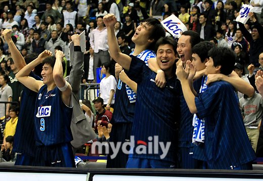 [MD포토] KCC '승리에 미소' : 네이트 스포츠