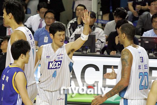 [KBL 챔프전] 추승균 'MVP'…KCC, 5년만에 정상 등극 : 네이트 스포츠