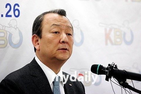 KBO 유영구 총재, MLB 커미셔너 초청 미국 방문 : 네이트 스포츠