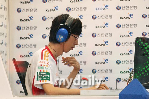 [Final 1차전] SKT 정명훈, 뒷심 발휘하며 이제동 격파(1세트) : 네이트 스포츠