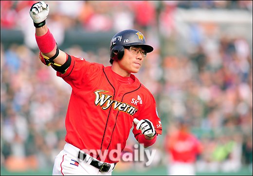 [PO 5차전] 'MVP' SK 박정권 “KS, 삼성보다 분위기에선 우리가 앞선다 ” : 네이트 스포츠