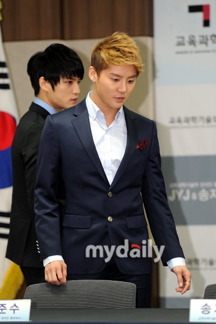 [MD포토] JYJ 김준수, '내 자리는 어디?' : 네이트 연예