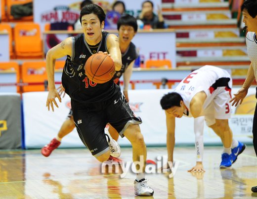 [4강 PO] '조성민 20점' KT, KGC에 대승…벼랑 끝 탈출 : 네이트 스포츠