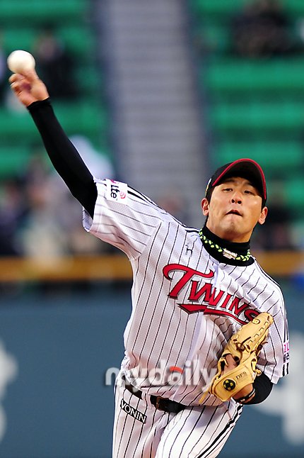 LG 김광삼, QS 문턱에서 실패…5⅔이닝 3자책 : 네이트 스포츠