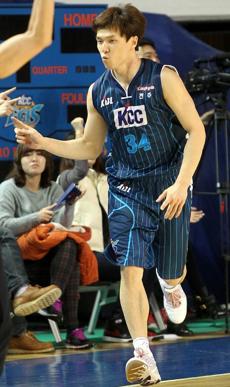 '김효범 26점' KCC, LG 꺾고 시즌 첫 연승 : 네이트 스포츠