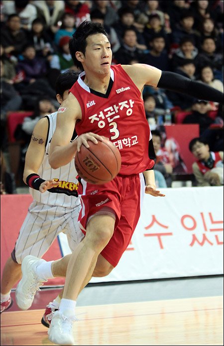 '이정현 22점' KGC, 홈 4연승…LG 7위 추락 : 네이트 스포츠