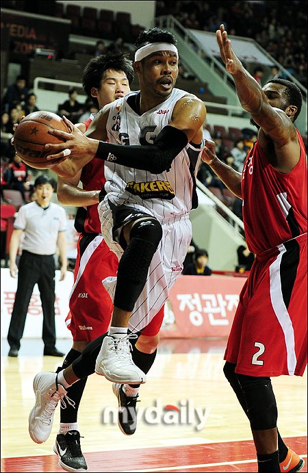 창원 LG, 적지서 진땀승…KGC 6연패 수렁 : 네이트 스포츠