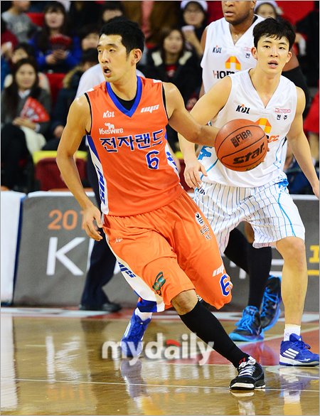 '3Q 로드 타임' 전자랜드, KCC 대파하고 5위 도약 : 네이트 스포츠