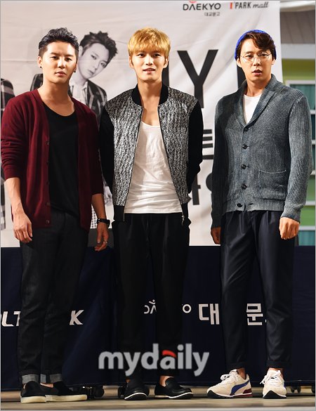 JYJ, 팬들과 함께한 즐거운 사인회 현장 [MD동영상] : 네이트 연예
