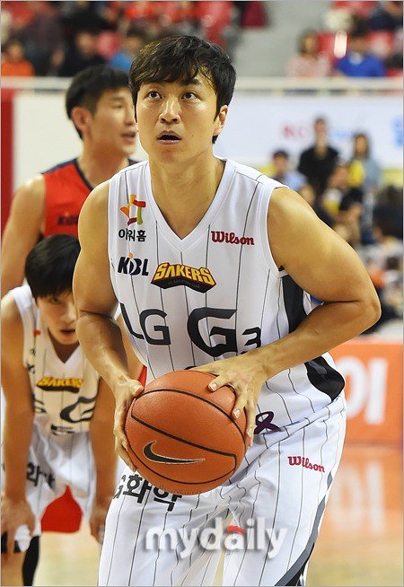 '김영환 23점' LG, KGC 잡고 4연패 탈출 : 네이트 스포츠