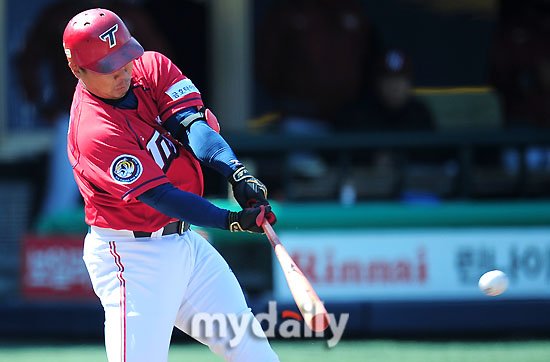 '이범호 장외 3점포' KIA, kt 8-2로 꺾고 시범경기 종료 : 네이트 스포츠