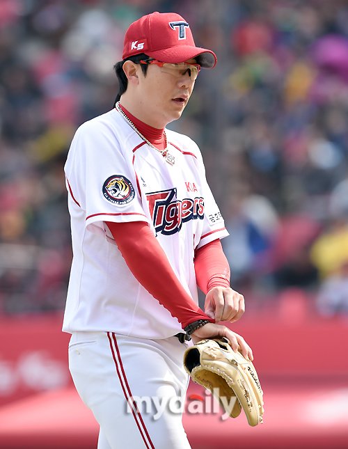 '불안한 제구' KIA 양현종, kt전 6이닝 7K 1자책 '4승 무산' : 네이트 스포츠