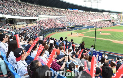 2015 KBO리그, 268경기 만에 300만 관객 돌파 : 네이트 스포츠