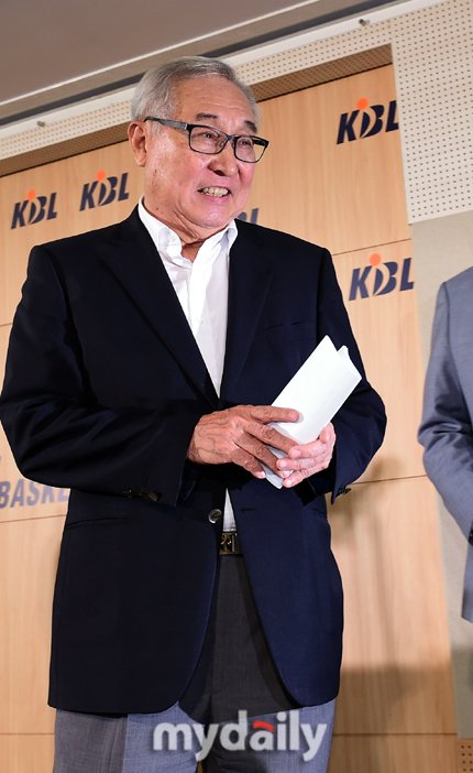 [MD포토] '경기 직접 간섭' KBL, 위험한 줄타기 나서나? : 네이트 스포츠