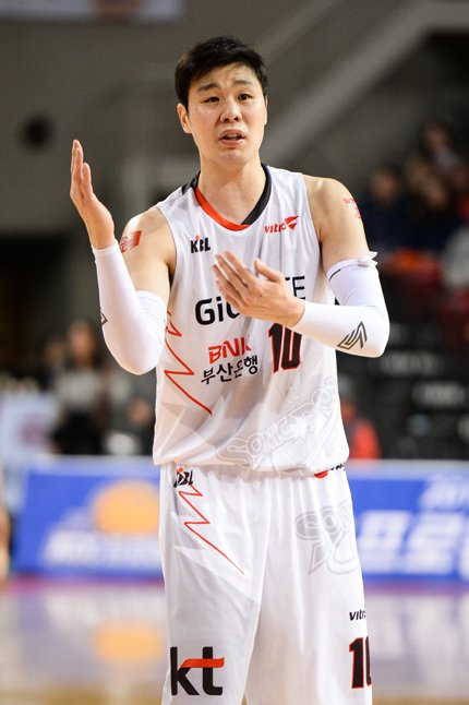 '조성민 20점' KT, KGC전 6연패 탈출…7위 유지 : 네이트 스포츠