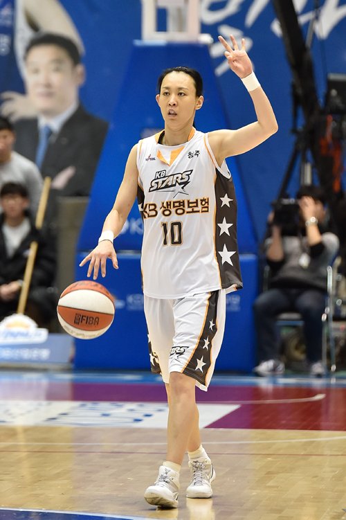 '변연하 4Q 맹활약' KB, KDB생명 꺾고 3연패 탈출 : 네이트 스포츠