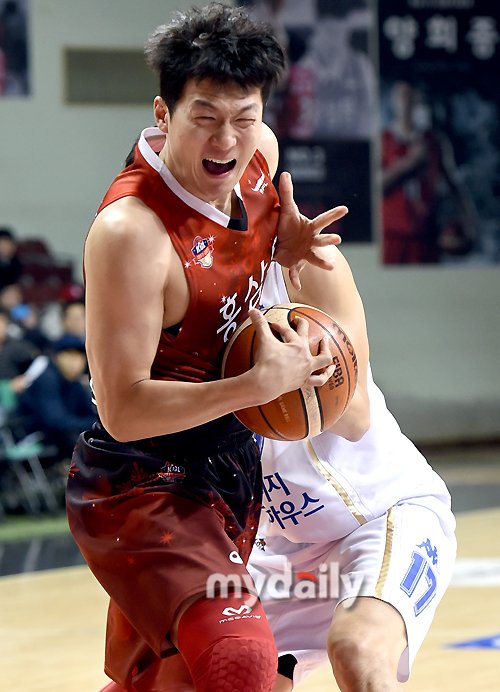 [MD포토] 이정현 '으악! 이건 파울이잔아' : 네이트 스포츠