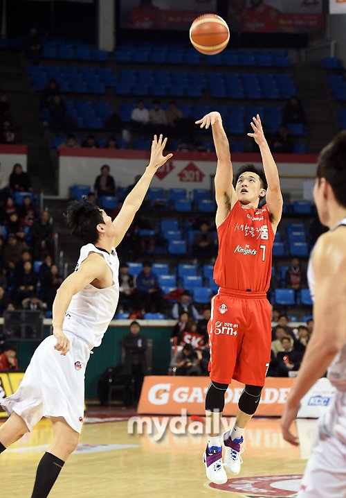 '변기훈 23득점' SK, KGC에 16점차 역전극…6연패 탈출 : 네이트 스포츠