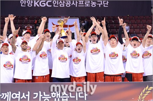 [MD포토] KGC '창단 첫 정규리그 우승의 기쁨' : 네이트 스포츠