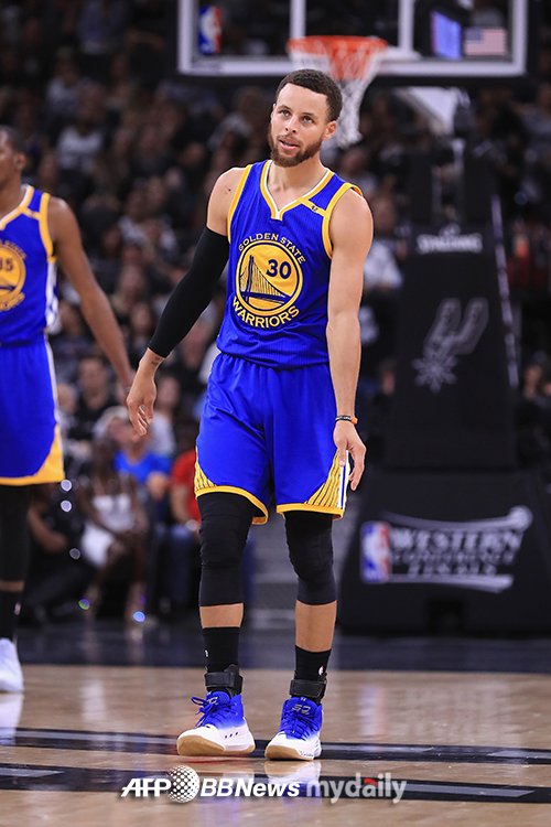 '커리 36득점' GSW, SAS 꺾고 PO 12연승…3시즌 연속 파이널 : 네이트 스포츠