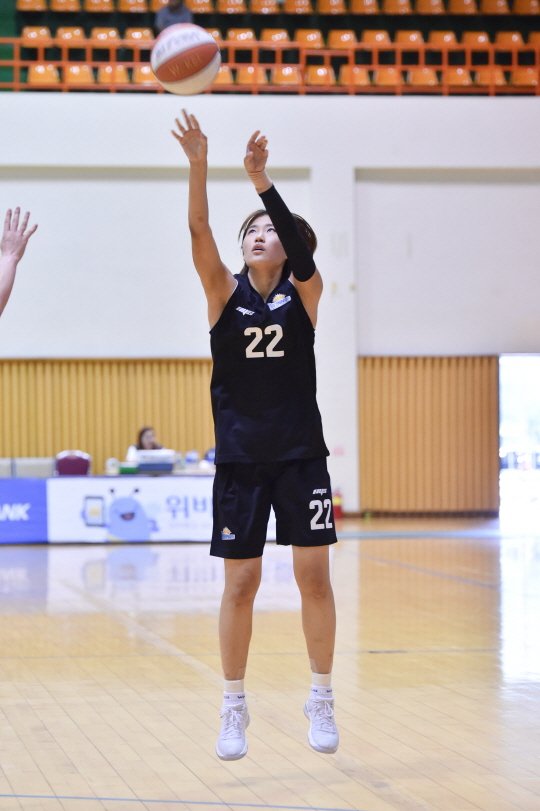 KDB생명, KEB하나에 첫 패 안겨…KB·삼성생명도 승 : 네이트 스포츠